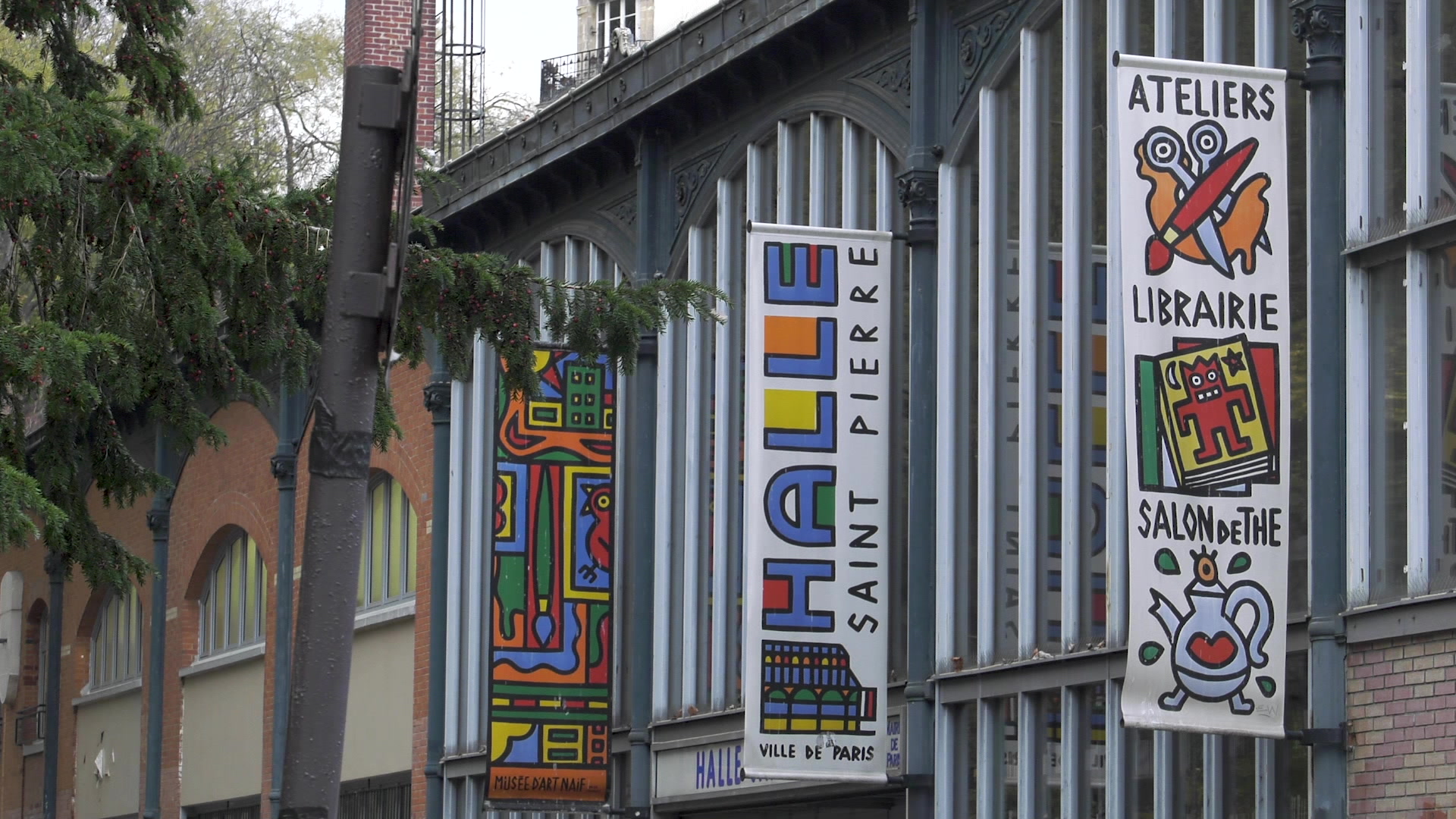 Visite de la Halle Saint Pierre - Museum TV